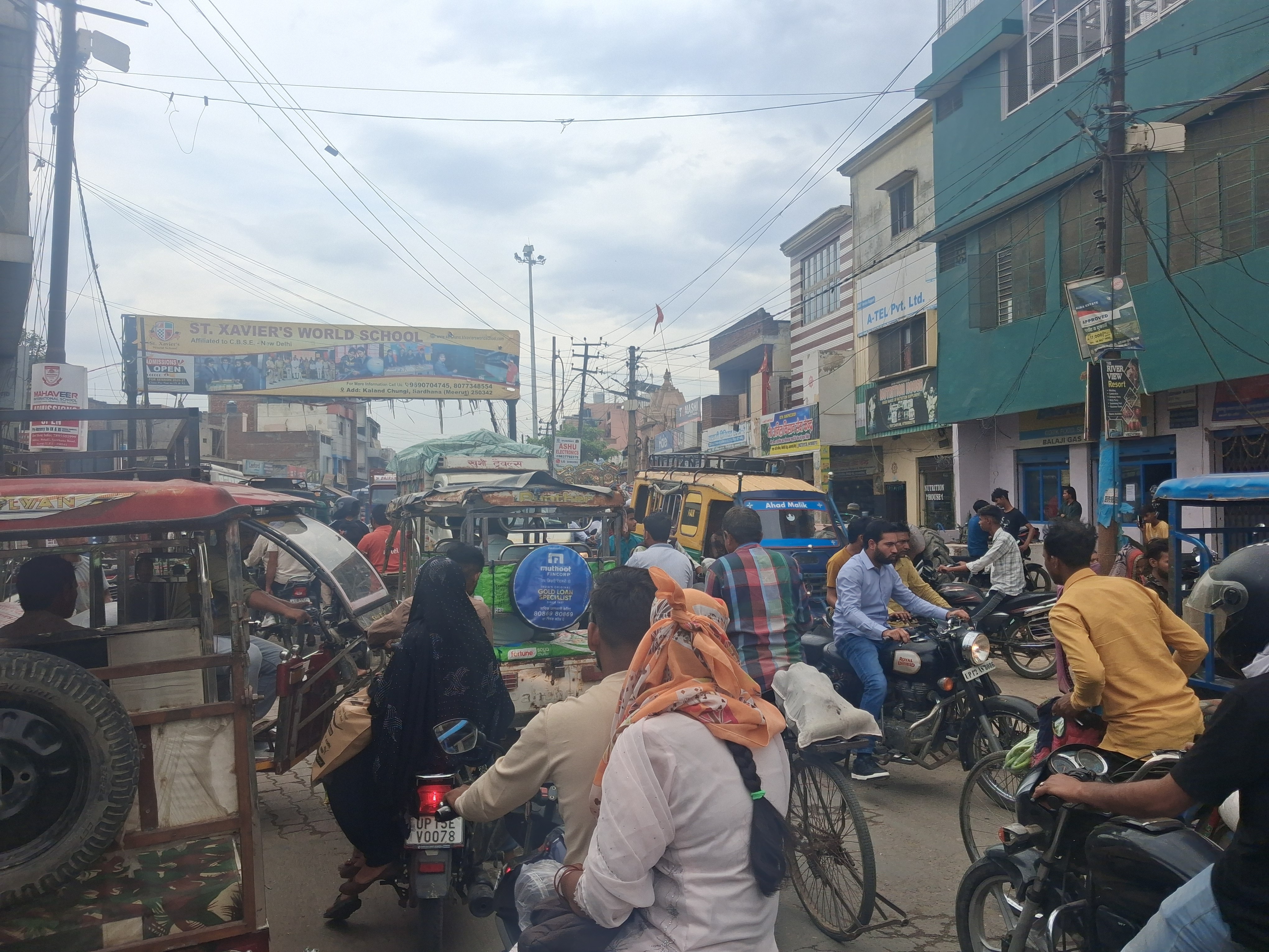 Sardhana-Binoli Road Traffic Jam | School Children, Commuters Stuck