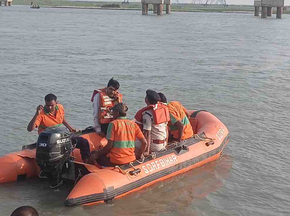 Motihari Boat Capsize: 2 Missing, SDRF Search Continues; 3 Rescued