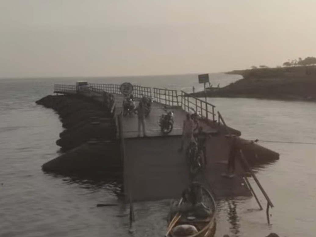 UP-Bihar Bridge Collapse | Storm Wreckage; Hundreds Stranded