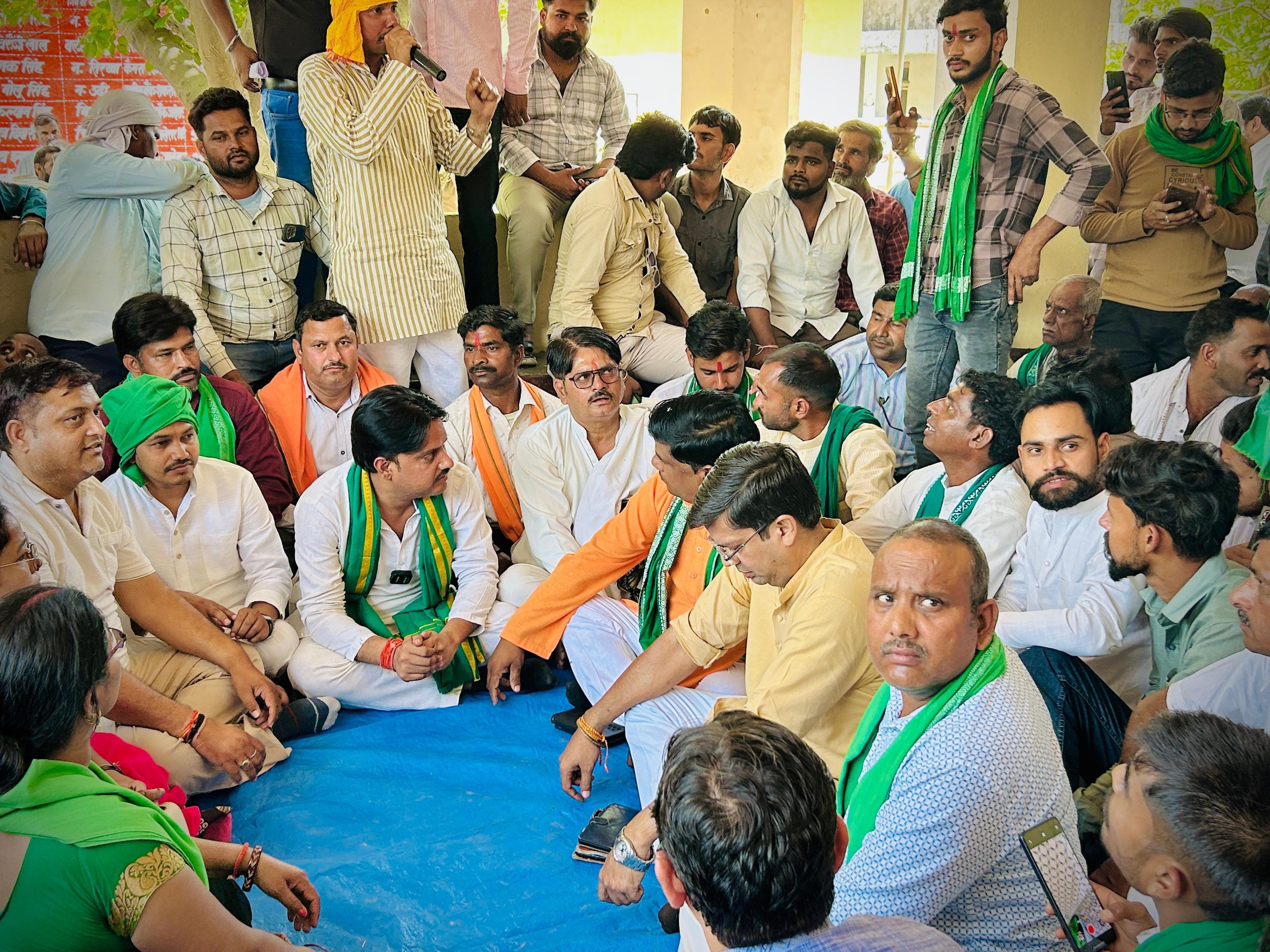 Jalesar Farmers Protest Corruption | Tehsil Campus Demonstration