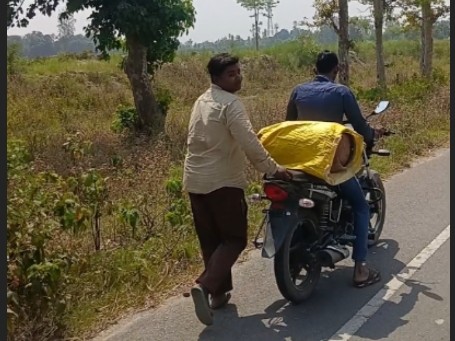 Kheri-Bhira Petrol Shortage | Drivers Pareshan, Bikes Pushed on Road