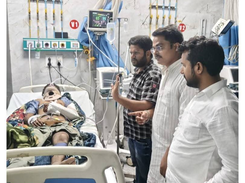 Amethi Youth Critically Injured in Hoarding Fall | Lucknow Trauma ...