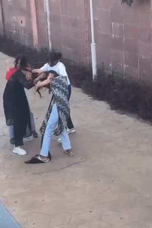 Gorakhpur Nauka Vihar Girls Fight Video | Brawling Controversy