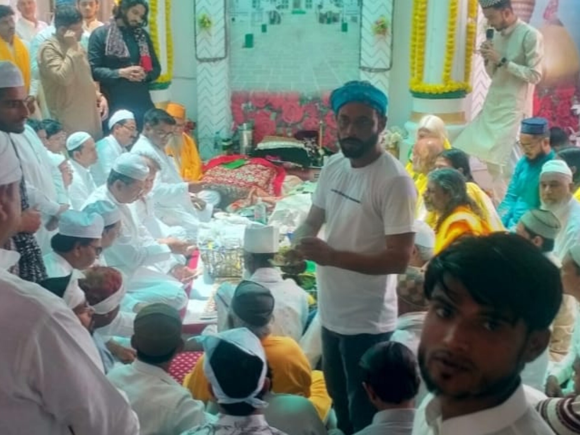 Etawah: Hazrat Haaji Mazhar Ali Shah Waris Kull Sharif Congregation