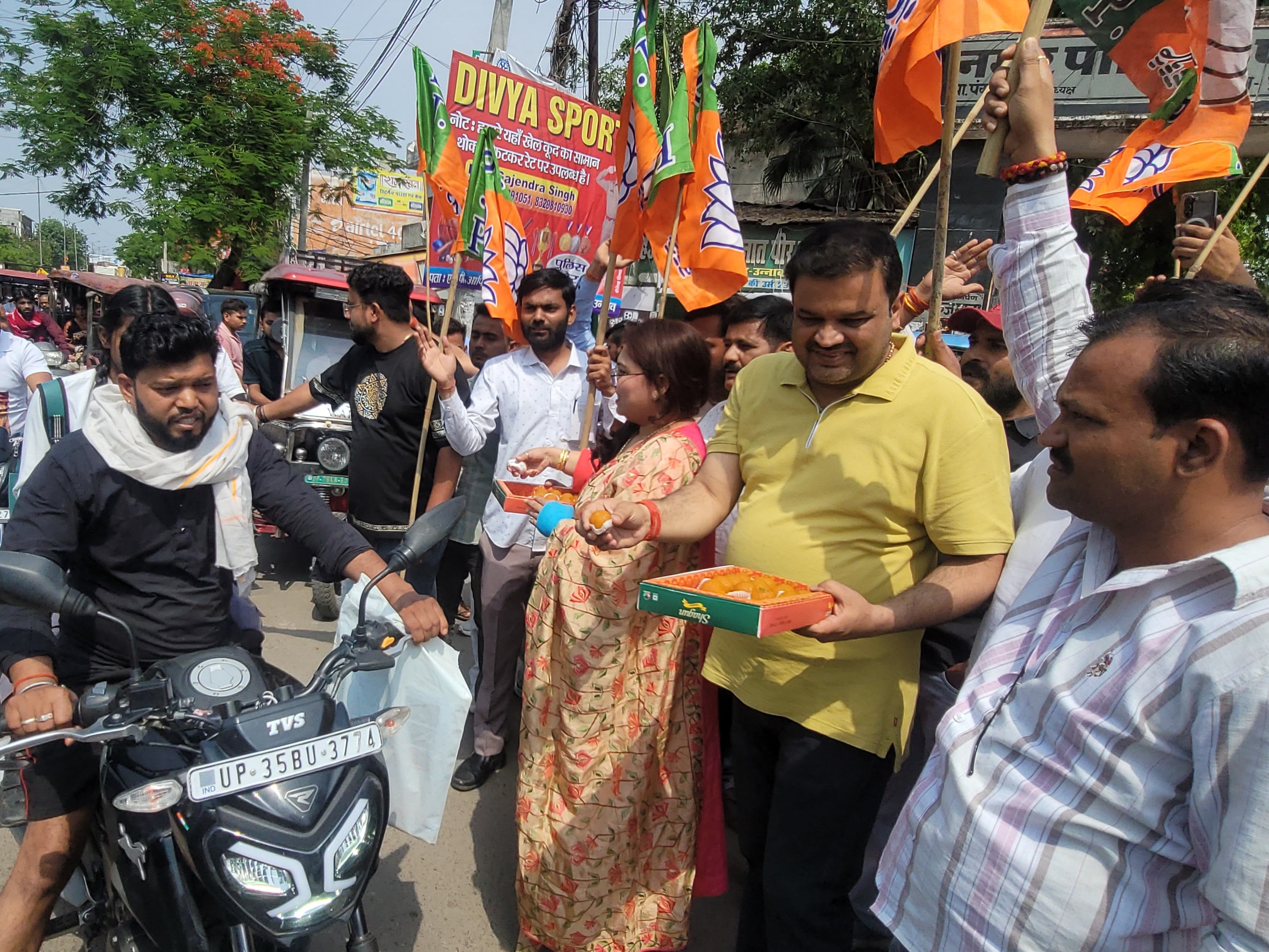 Unnao BJP Celebrates Election Win | Shweta Mishra & Bhanu Mishra Lead