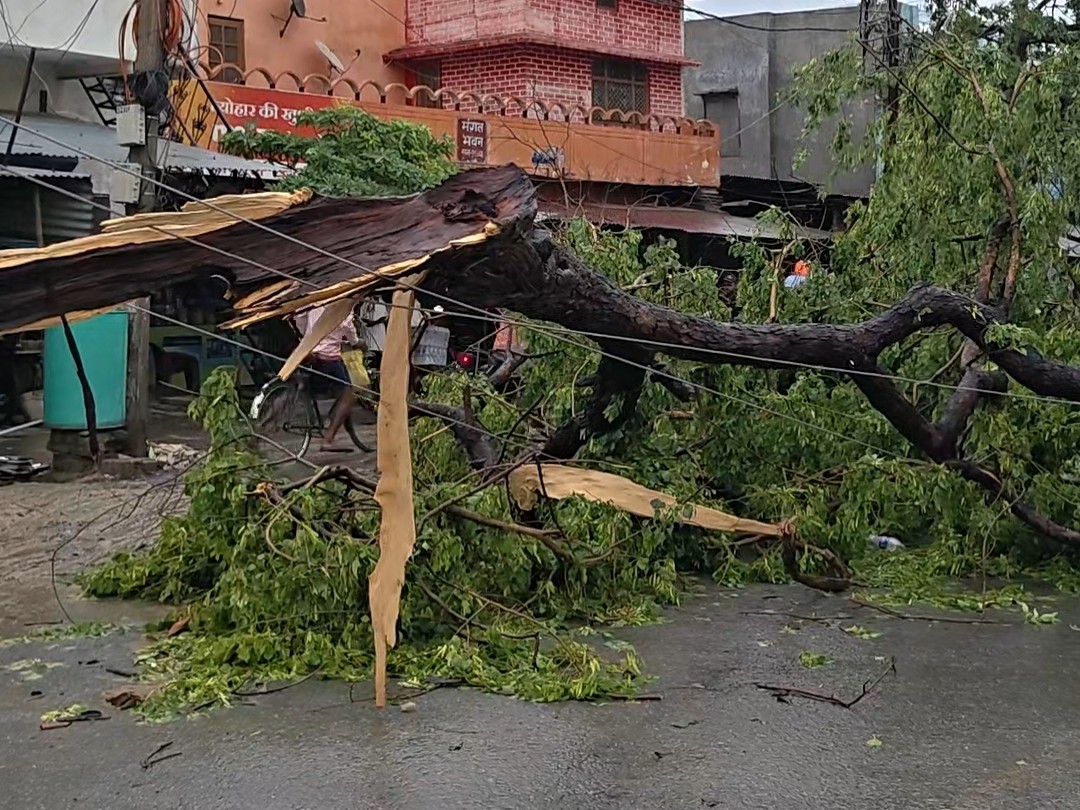 Tulsi Pur Storm Disrupts Power, Water Supply | Rain Havoc
