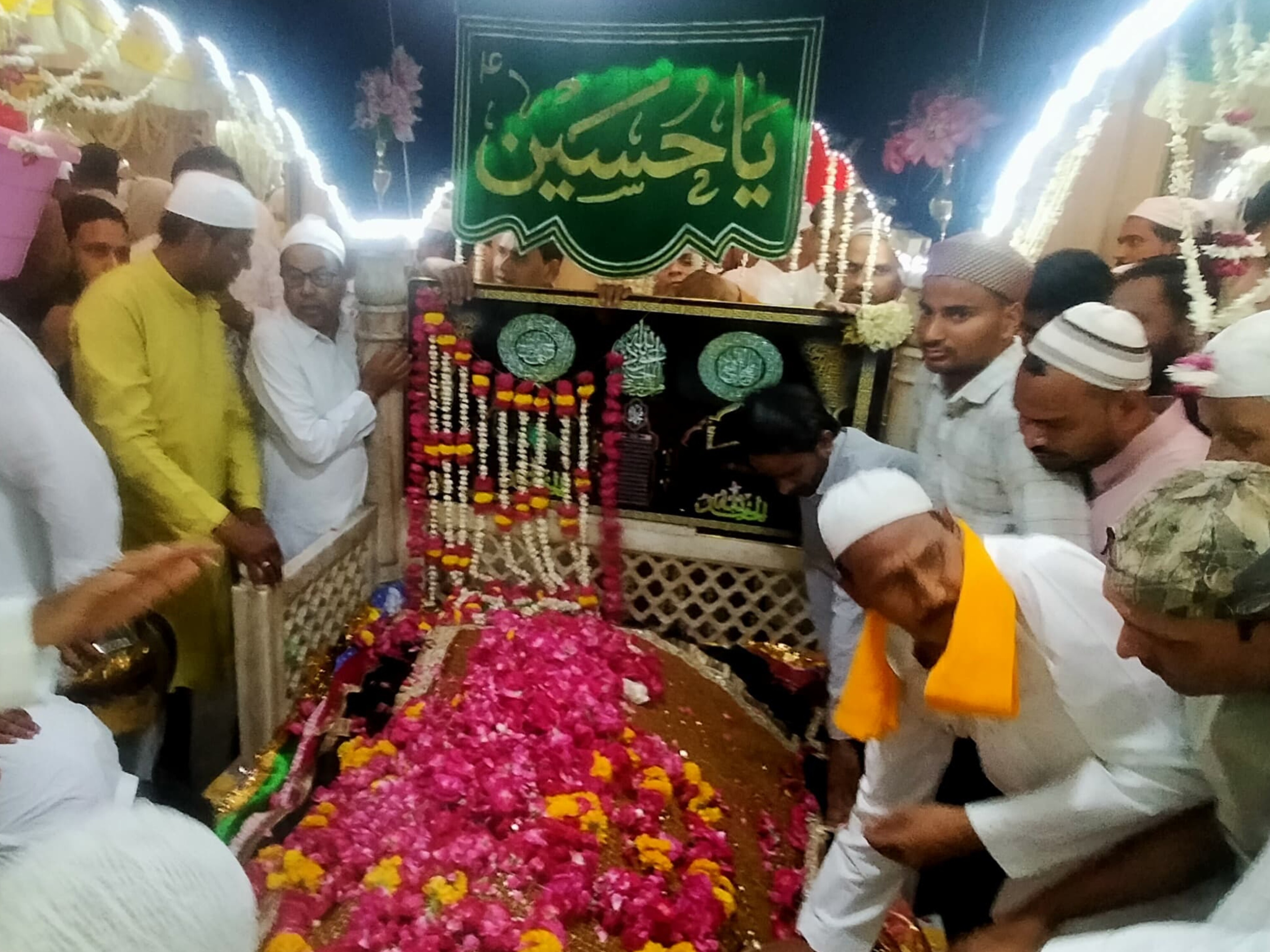 Etawah: Hazrat Haaji Mazhar Ali Shah Waris Kull Sharif Congregation