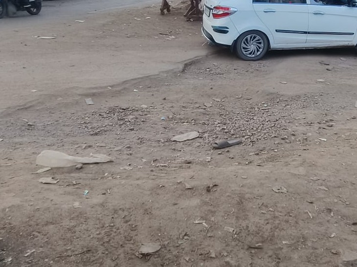 Marihan Road Pothole Accident | Bike Rider Injured, Repair Demand
