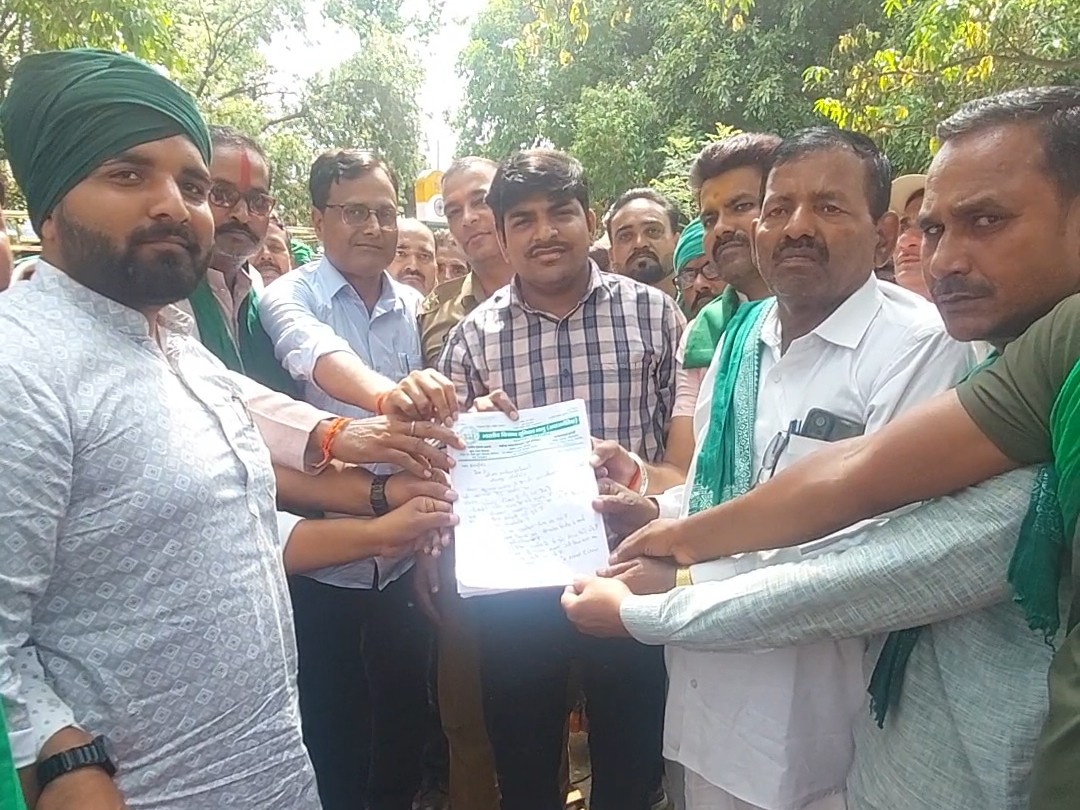 Pilibhit Farmers Protest | SDM Receives Memorandum on Corruption; BKU Bhanu
