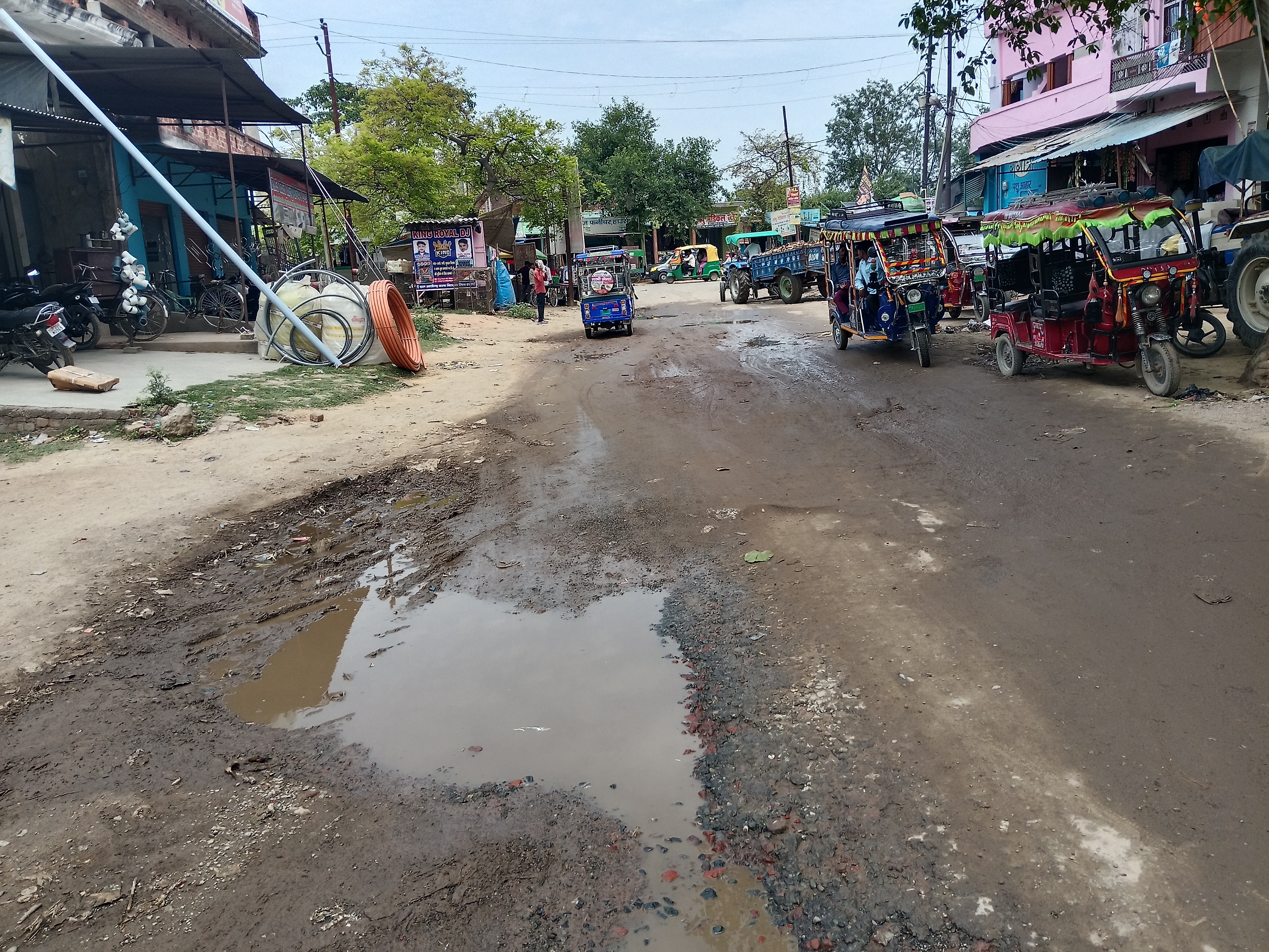 Bilgram-Jaroli Nevada Road Bad Condition | Residents Demand Urgent Repair