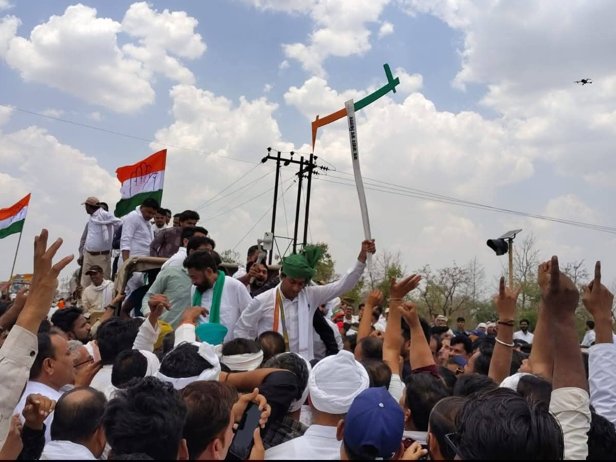 Guna Chakkajam: Jayvardhan Singh Targets Scindia With Onion Garland