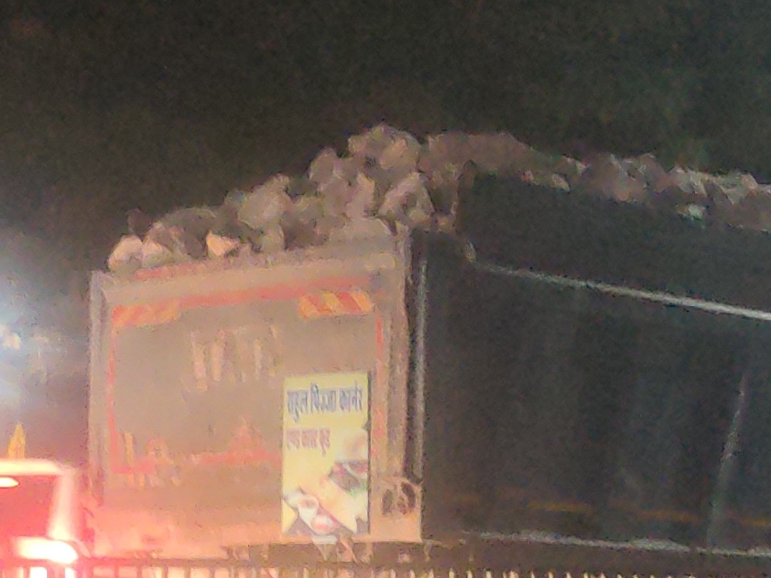Meja Road Dumper Risk | Bhatoti Pahadi Overload Vehicles Increase ...
