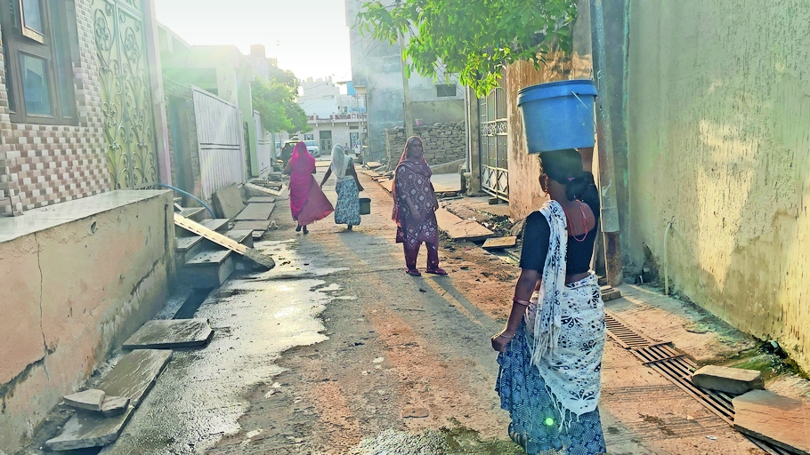 Garbage collection system in Dabi deteriorates, anger grows among villagers