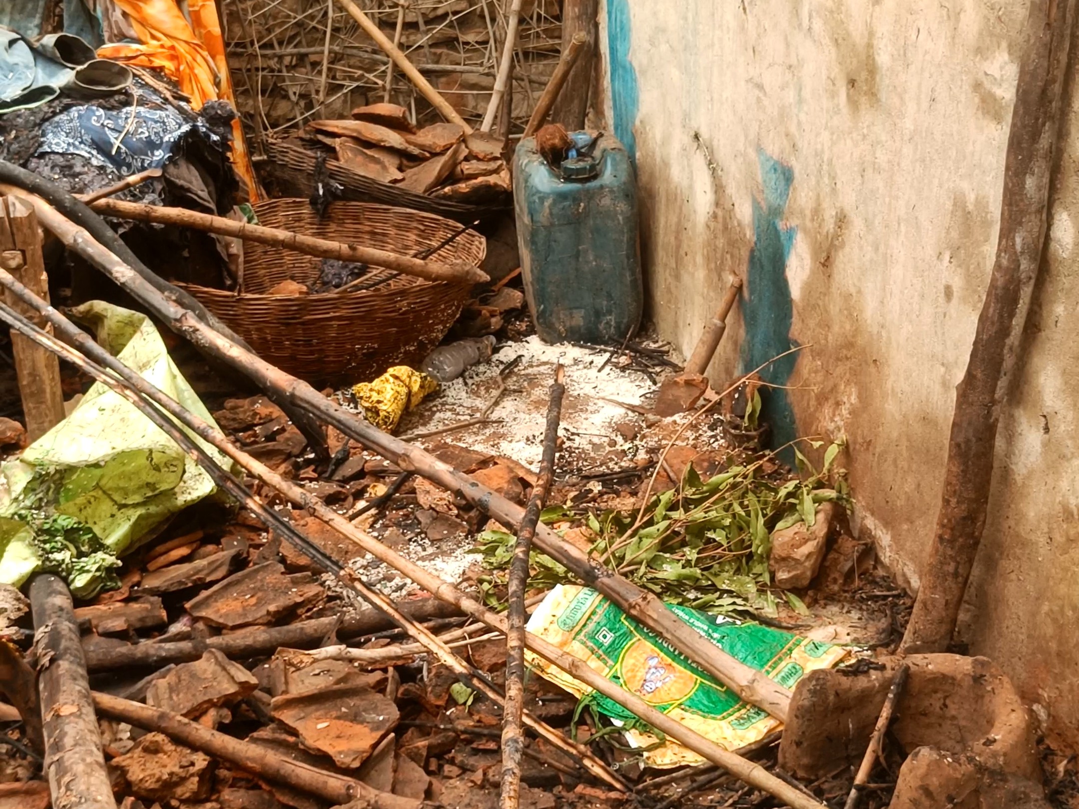 Chitrakoot Wedding Fire: Dowry Goods Burnt After Rain Drops Hit Cooking Pot