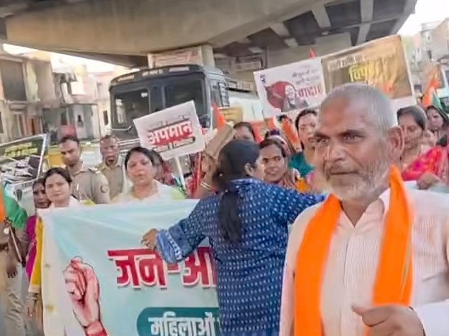 Lucknow Akhilesh-Rahul Effigy Burning | BJP Protest March Lucknow News ...