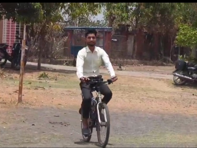 Umaria Polytechnic Students Launch Low-Cost EV Cycle | 35km Per Charge