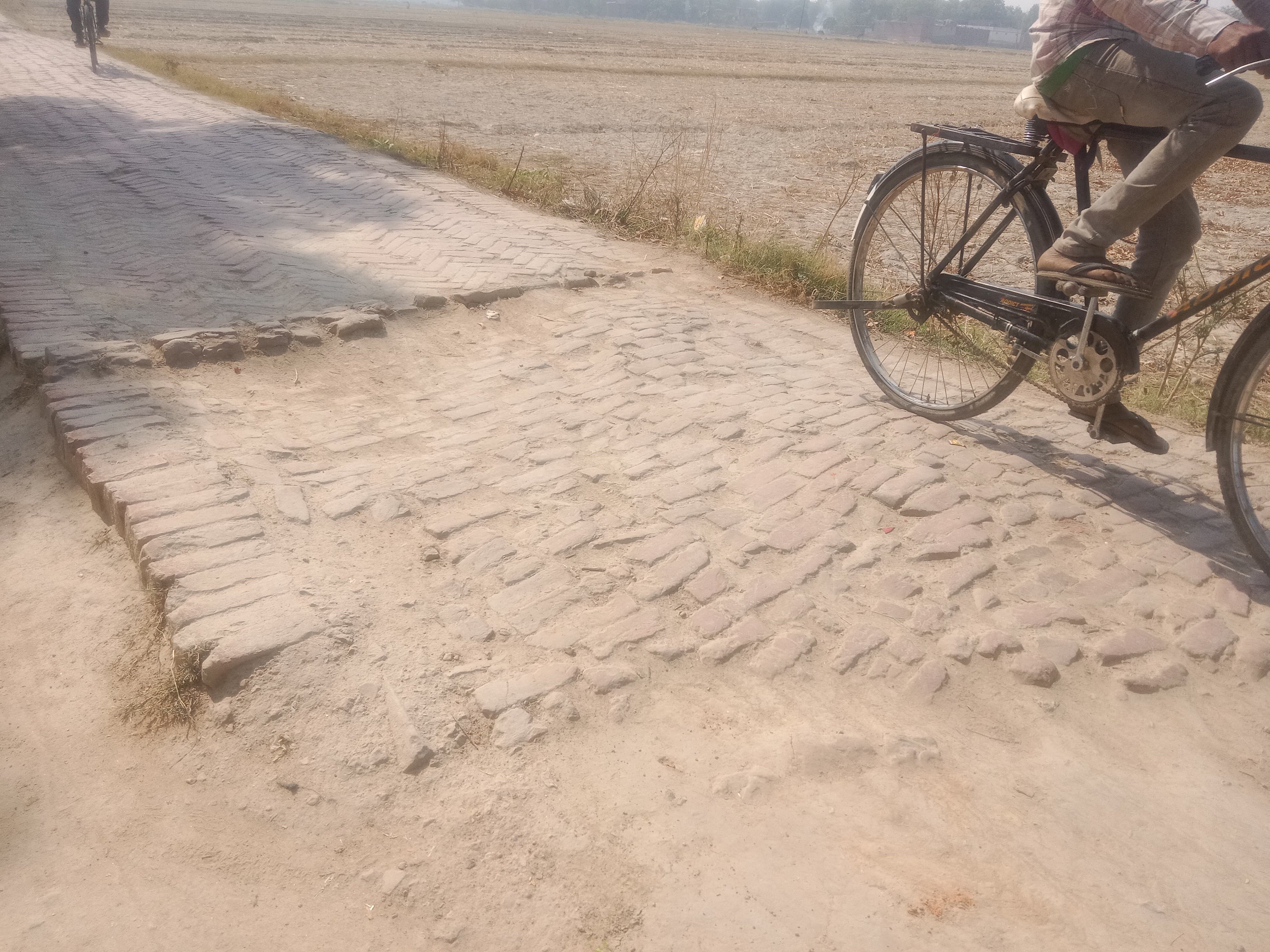 Bhadohi Road Bad Condition | Villagers Demand Repair