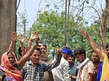 Varanasi Pindara Water Crisis | Villagers Protest Motor Burn