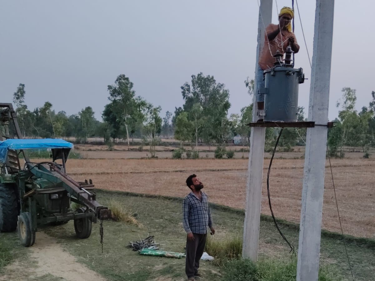 Amethi Duli Purva Gets Electricity After 25 Years | Village Lights Up