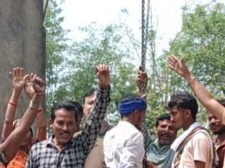 Varanasi Pindara Water Crisis | Villagers Protest Motor Burn