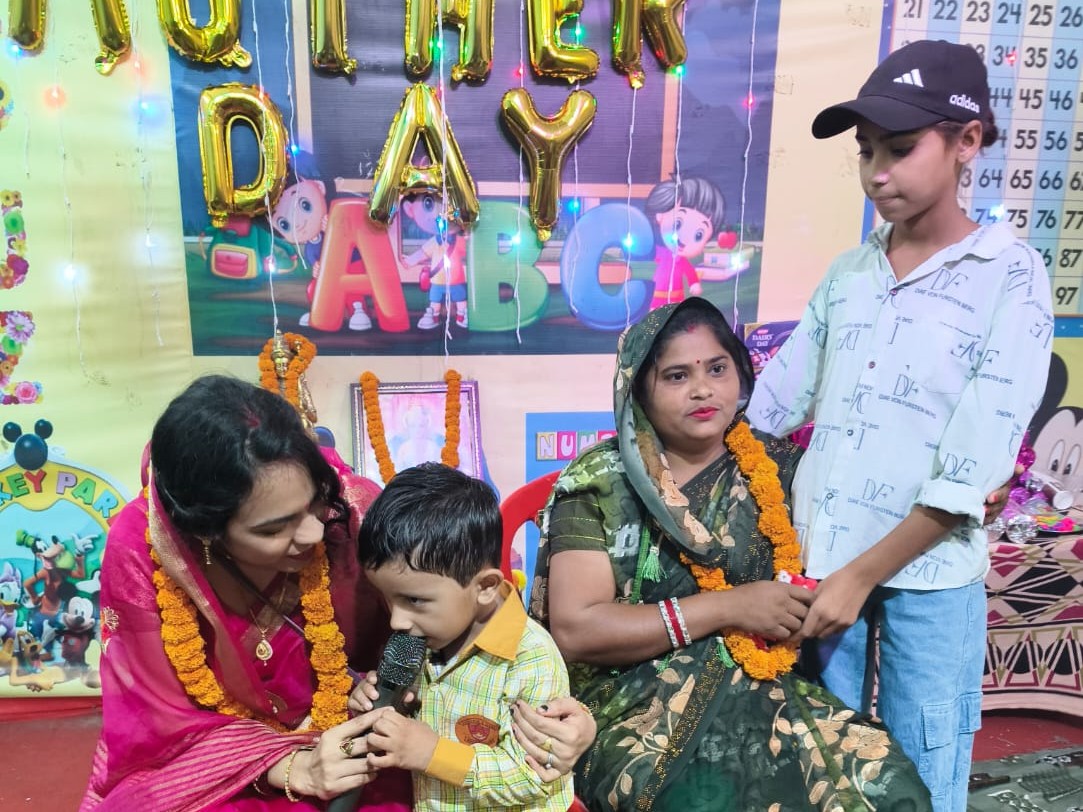 Anoopshahr Matri Divas: Children Show Love, Respect Mom