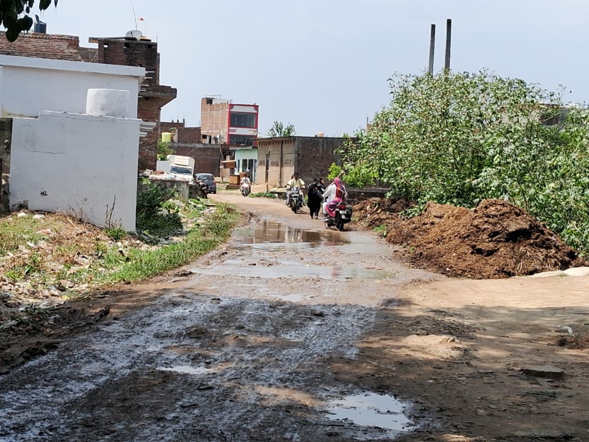 Mallhipur CHC Road Bad Condition | Shravasti Patients Struggle