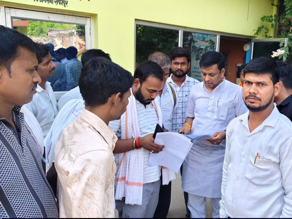 Mia Ganj MLA Hears Public Issues | Officials Instructed Quick Resolution