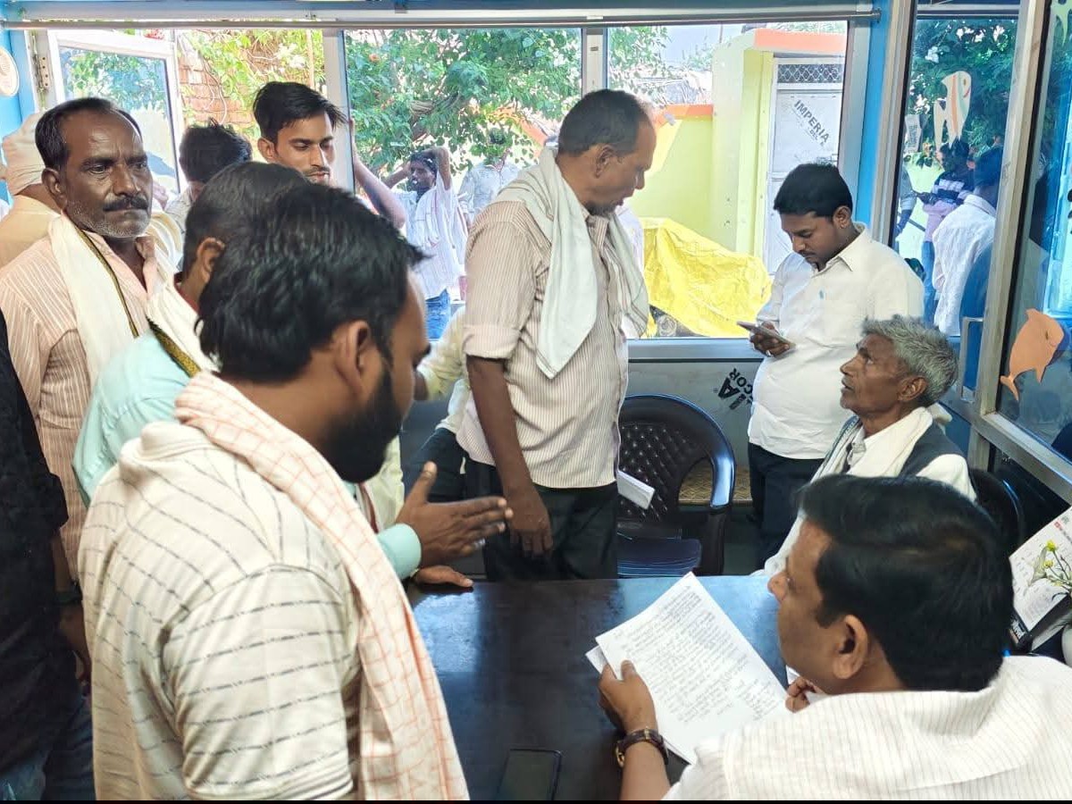 Mia Ganj MLA Hears Public Issues | Officials Instructed Quick Resolution