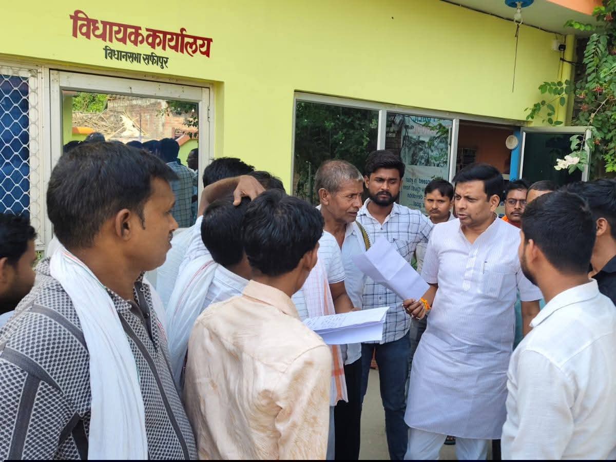 Mia Ganj MLA Hears Public Issues | Officials Instructed Quick Resolution
