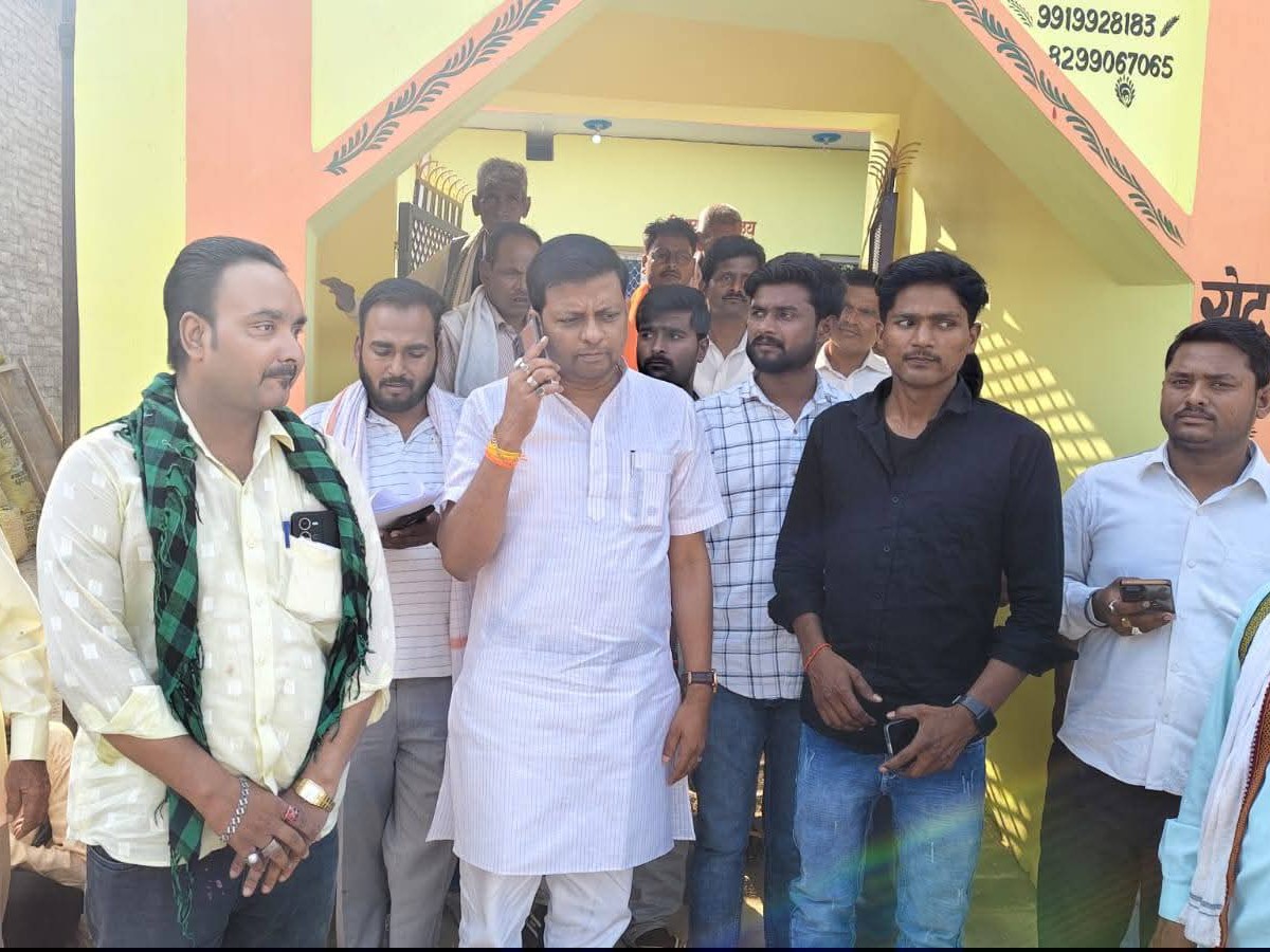 Mia Ganj MLA Hears Public Issues | Officials Instructed Quick Resolution