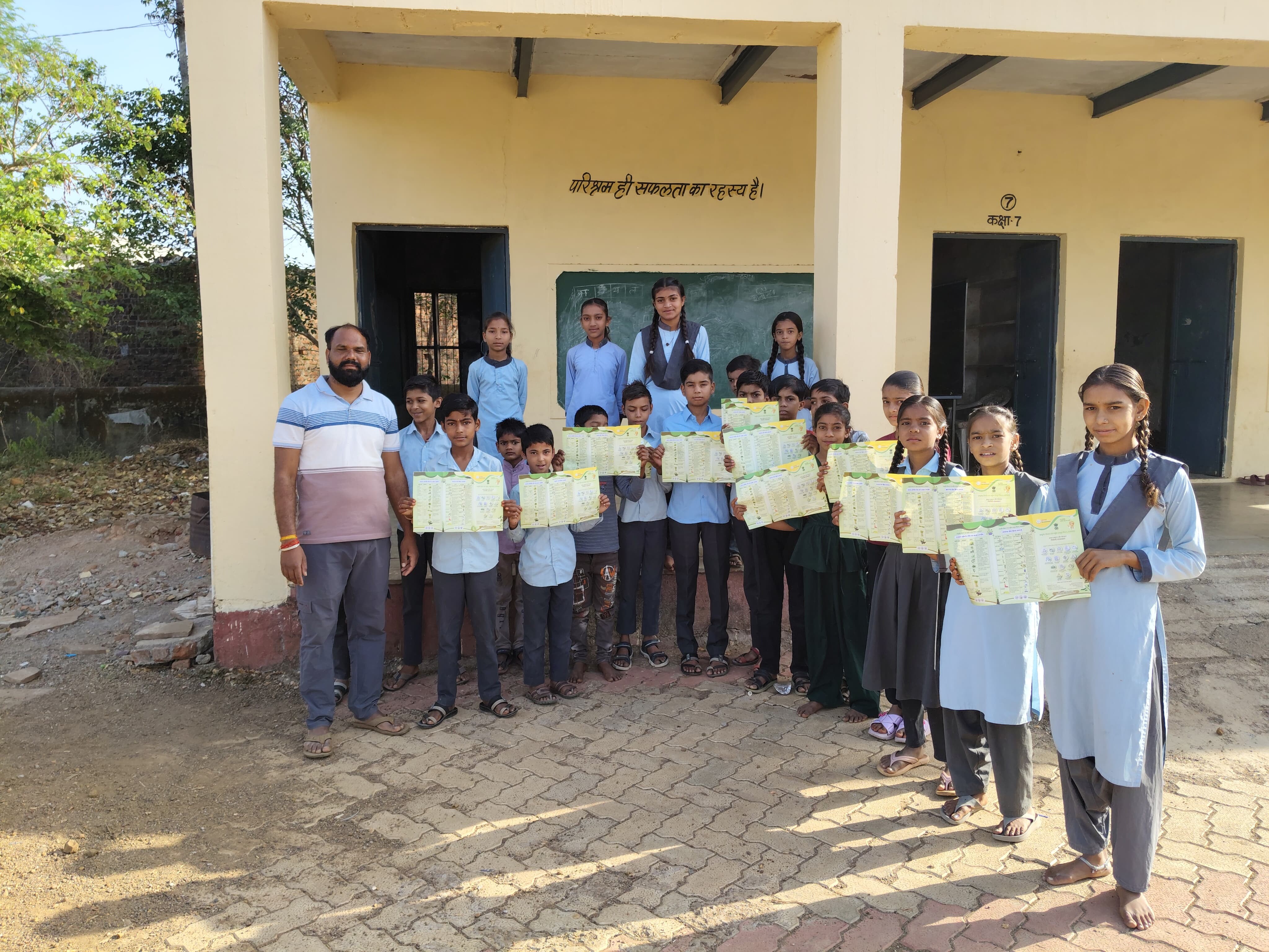 Nirogi Rajasthan: Arogya Sakhi-Mitra Distribute Pamphlets in Bajaranggarh