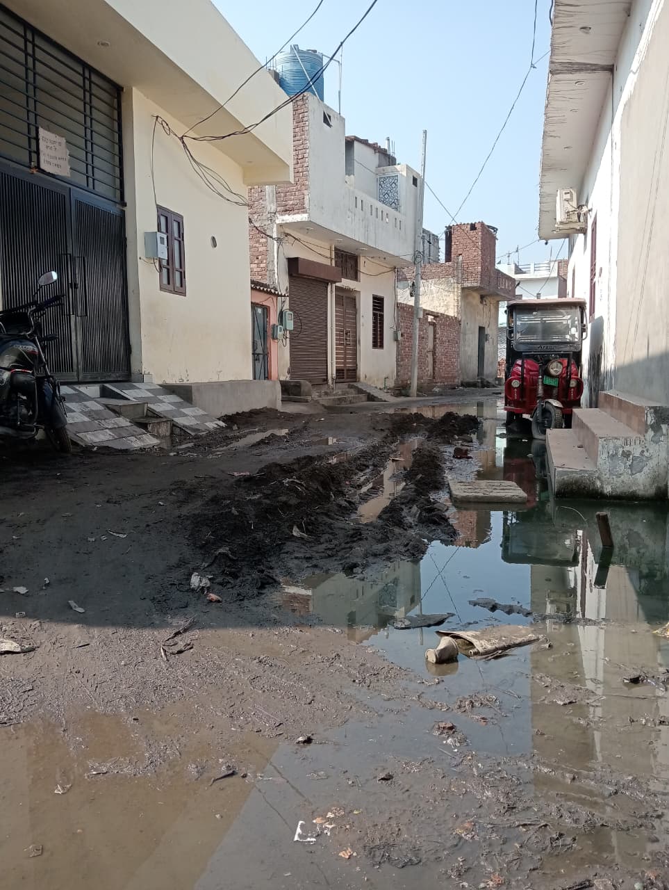 Sewer blockage in Parshuram Nagar, people in distress