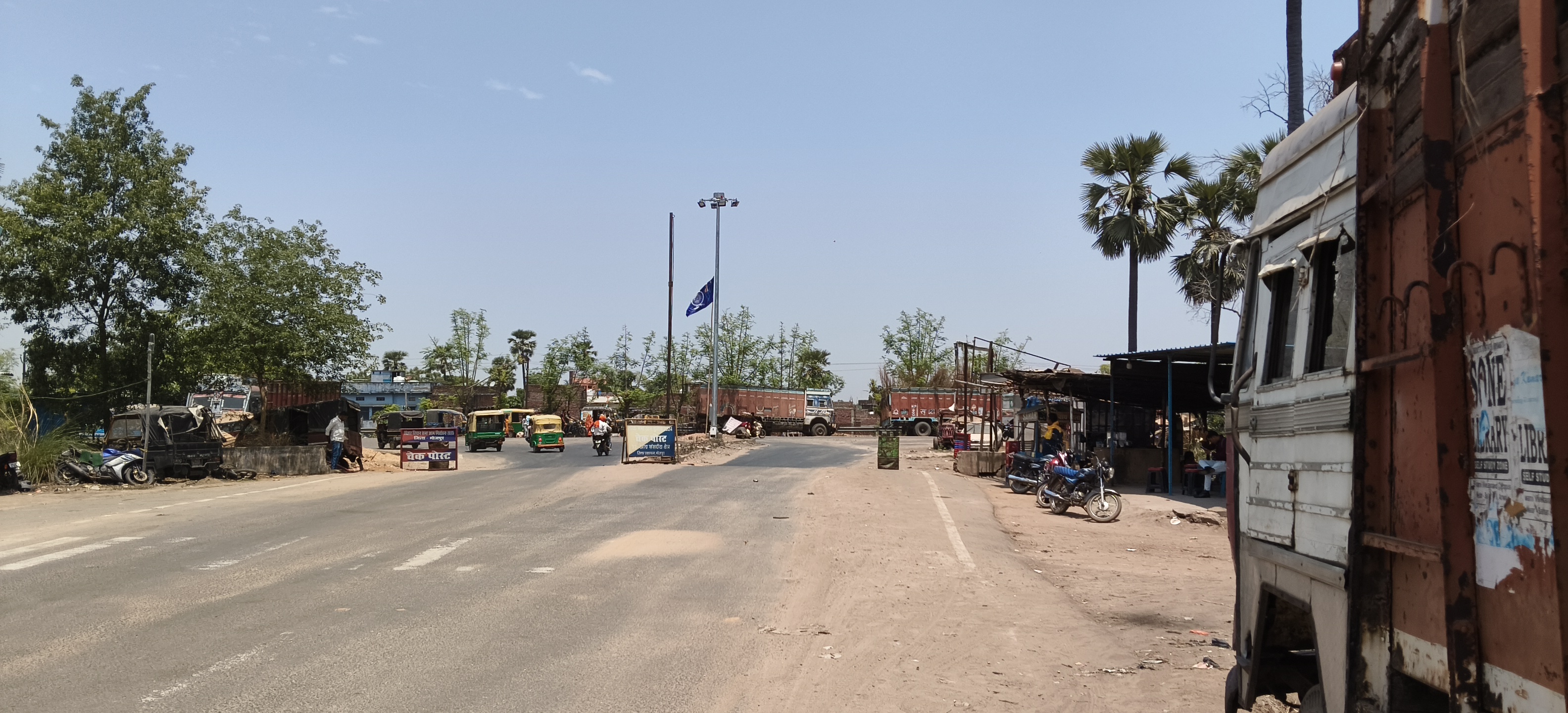 Work on commissioning of high mast lights on Sahar-Arwal bridge begins