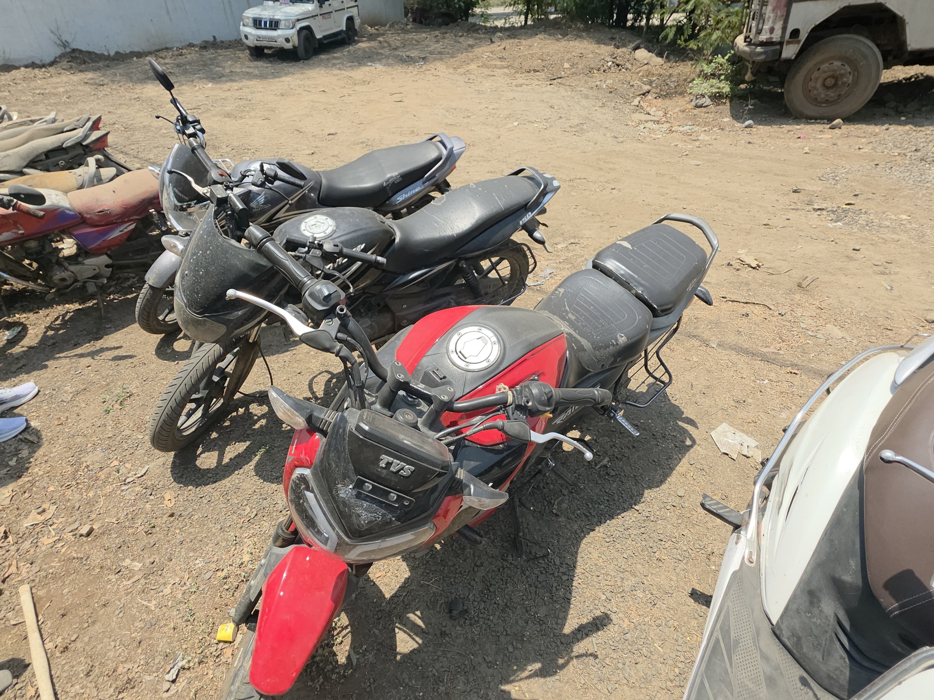 Shajapur Police Nab 3 Suspicious Bikes; Engine-Chassis Numbers Erased
