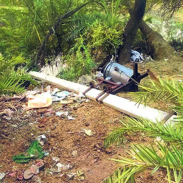 Sarkhandia: Electricity pole along with transformer fell, accident averted