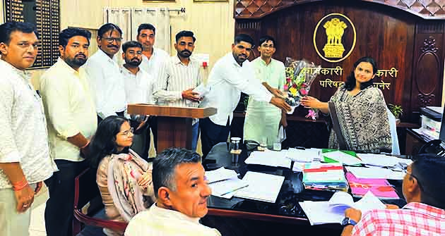 VDO union officials met the Zilla Parishad CEO and submitted a ...