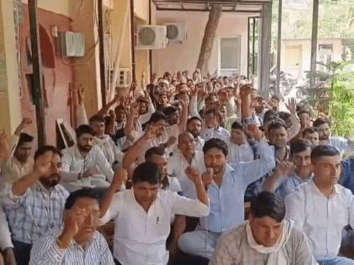Faridabad Electricity Staff Protest | Staff Shortage Warning