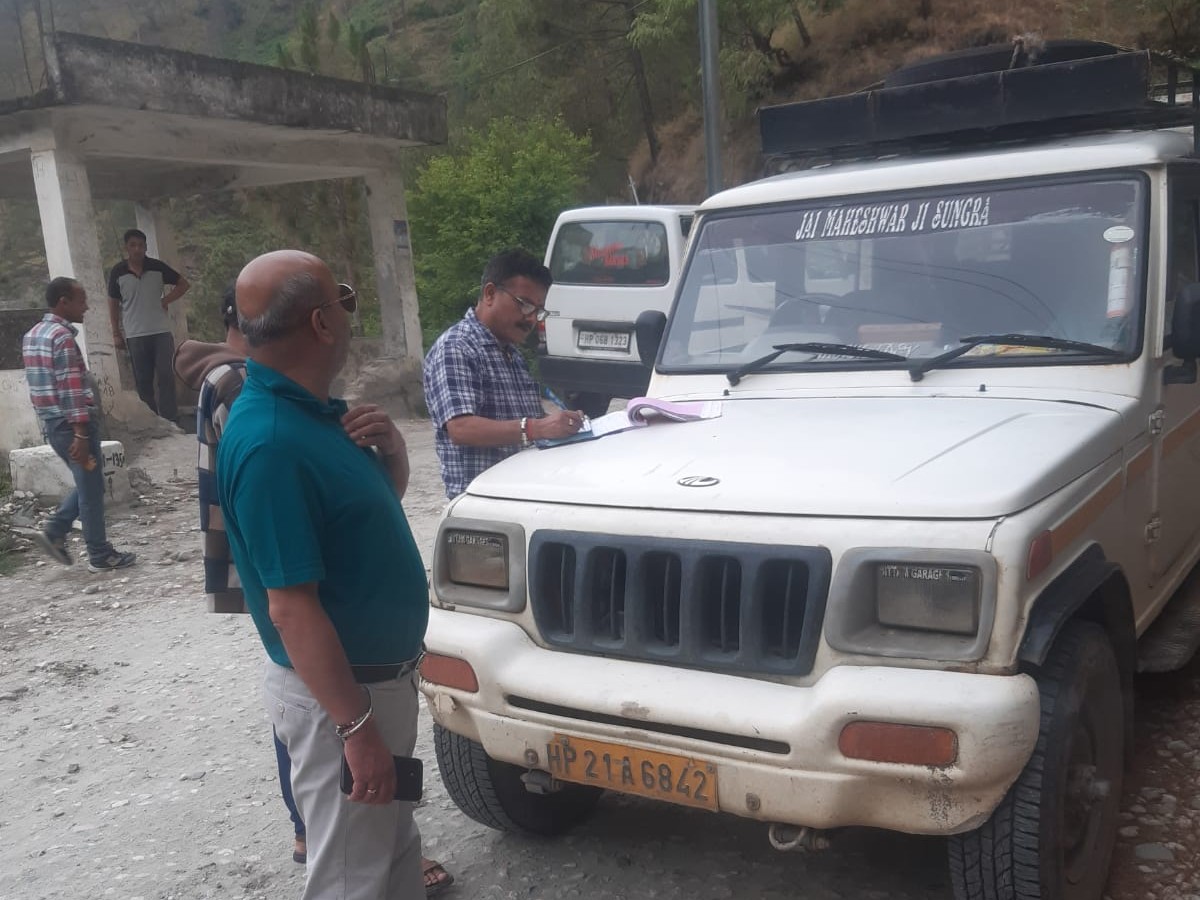Rampur RTO Action | Illegal Passenger Vehicles Challaned, ₹35k Fine