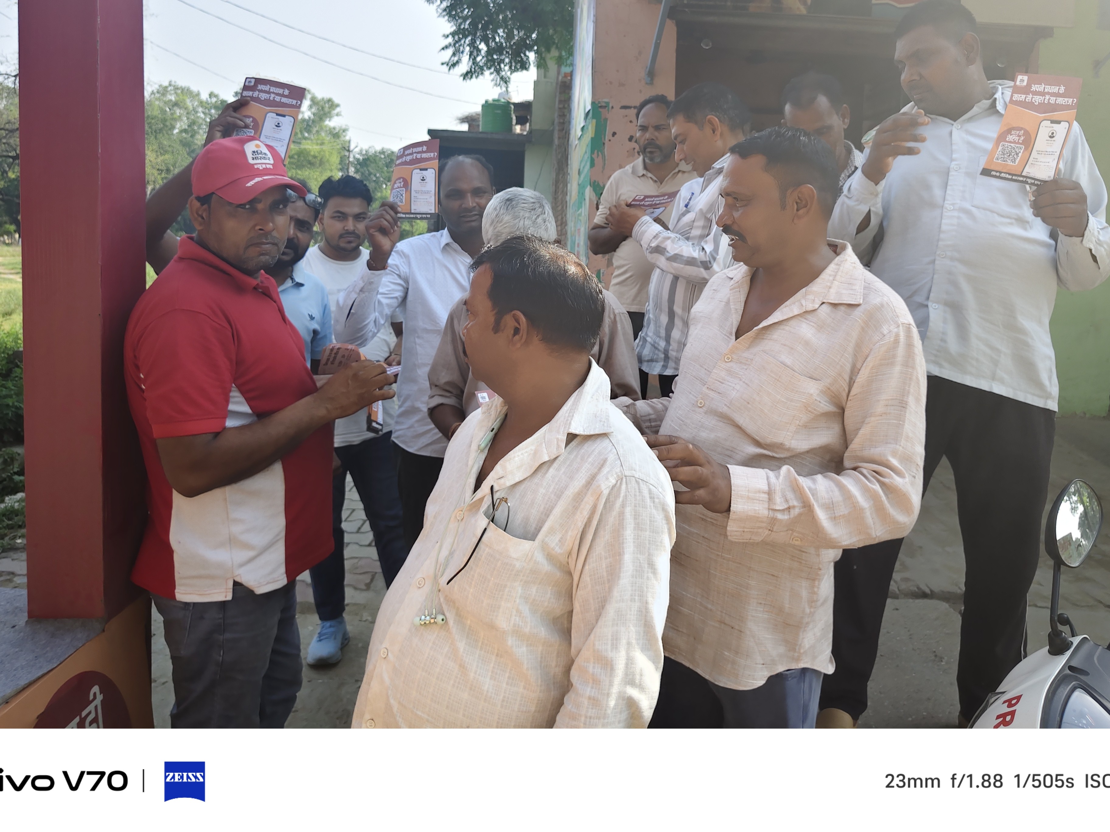 Vikas Sharma Flags Off Dainik Bhaskar Promo Van in Charthawal