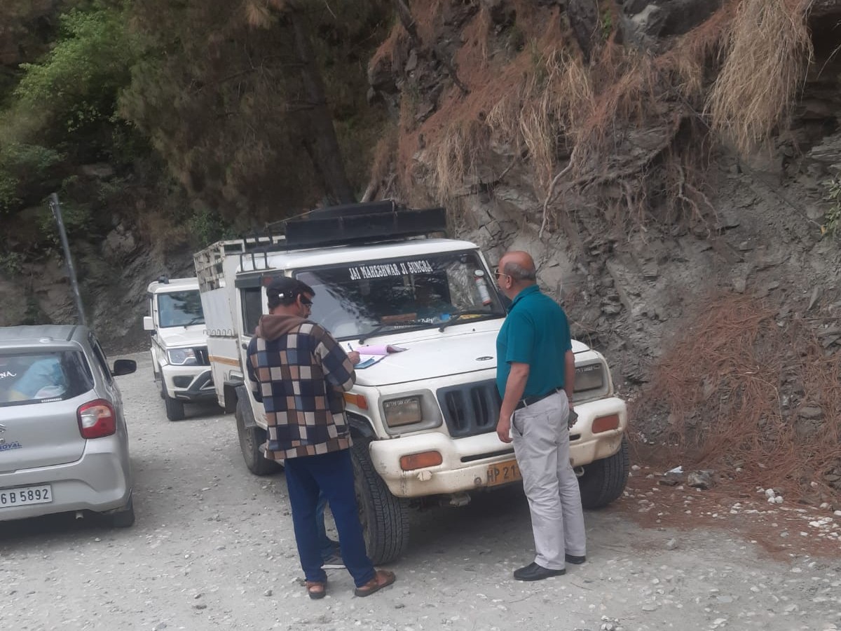 Rampur RTO Action | Illegal Passenger Vehicles Challaned, ₹35k Fine
