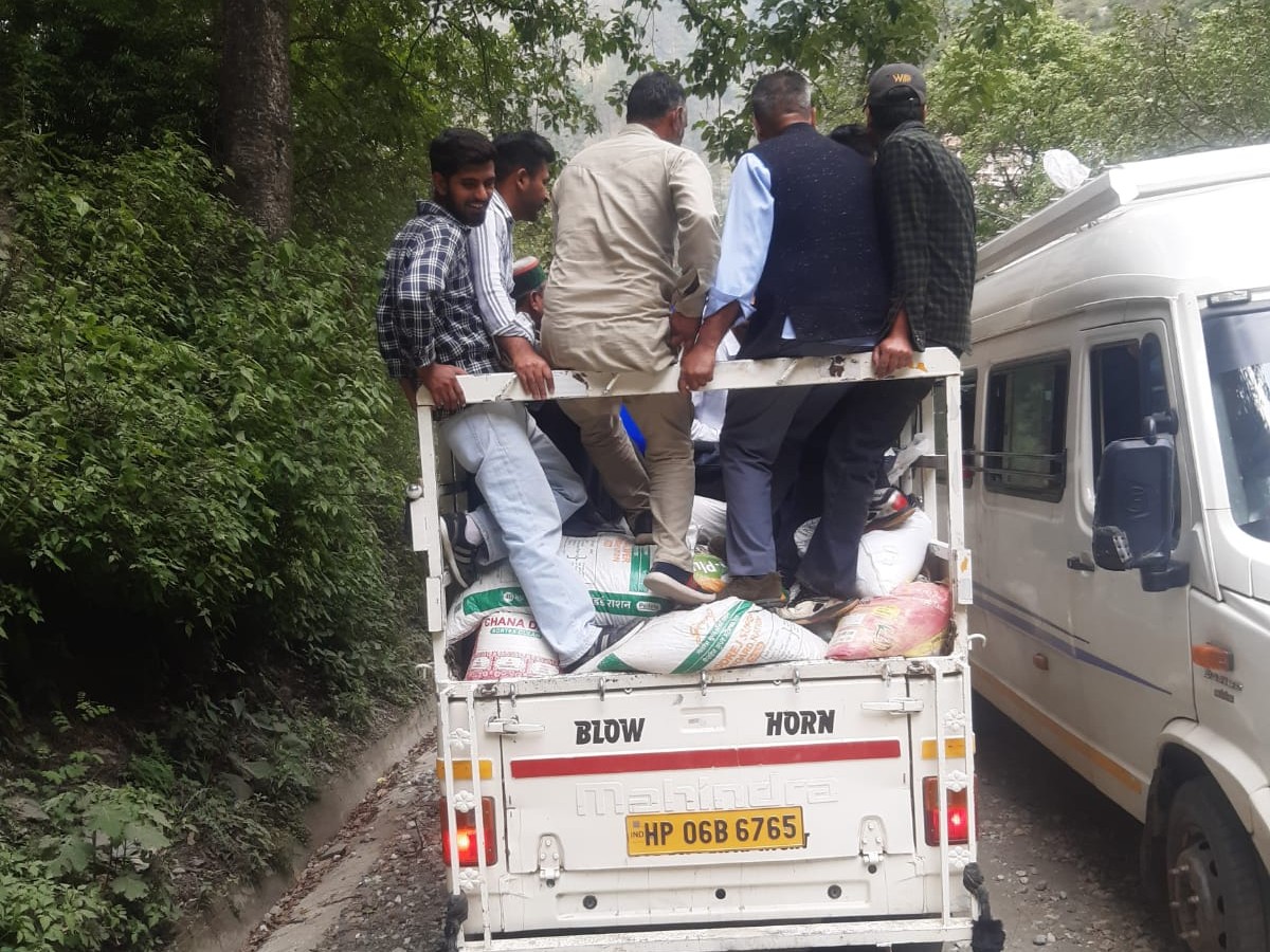 Rampur RTO Action | Illegal Passenger Vehicles Challaned, ₹35k Fine
