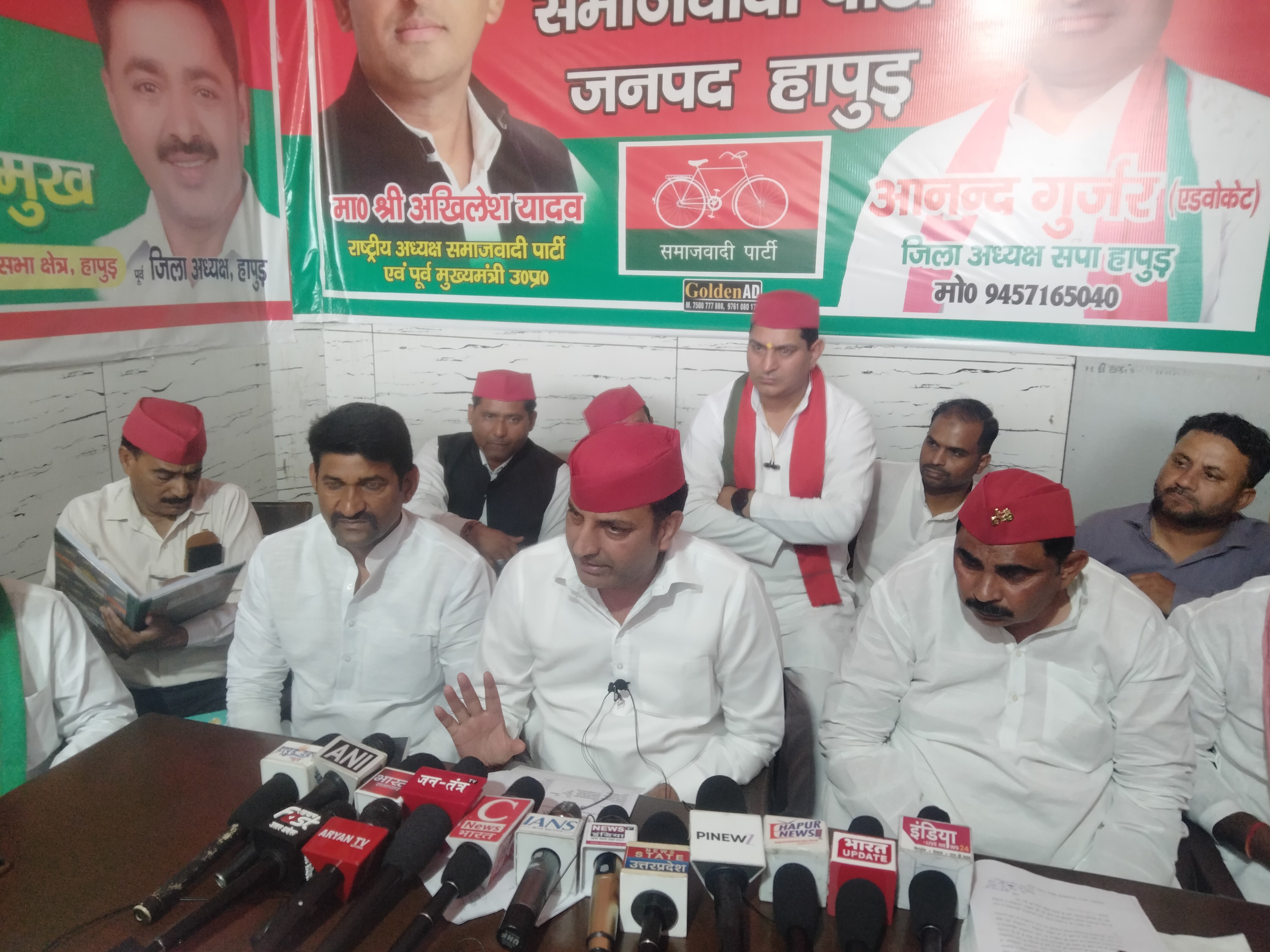 Hapur SP Accuses Political Pressure | Demands Fair Probe; Bulldozer Action