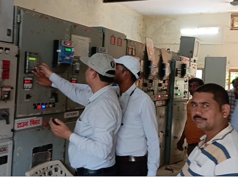 Azamgarh Power Outage | Transformer Failure Hits 500 Villages