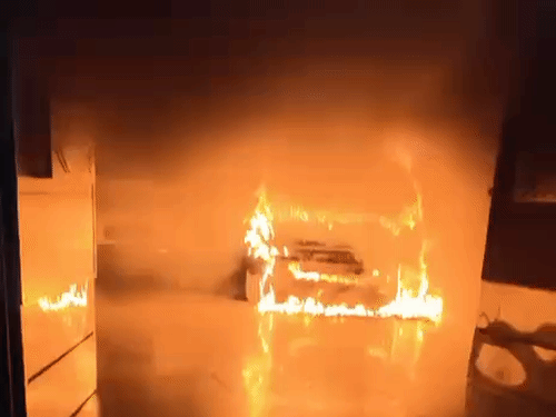 Kanpur Electric Car Fire | 25 Family Members Present, 20 Lakh Damage