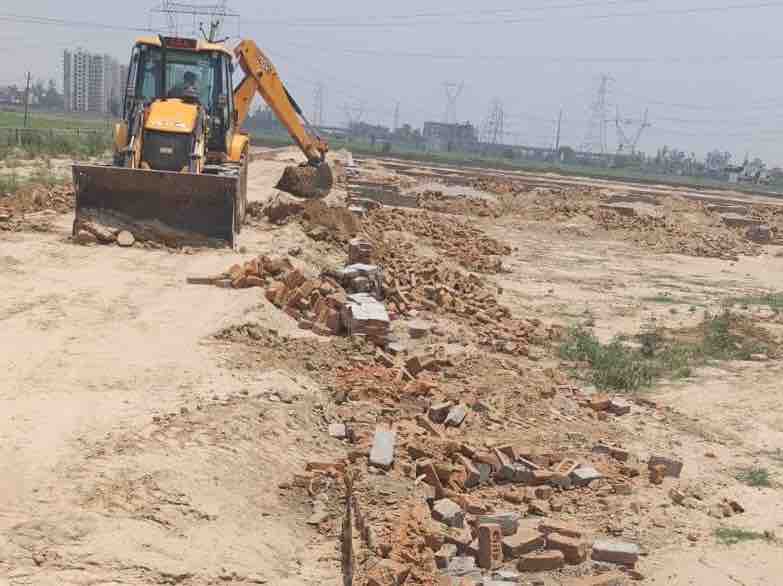GDA Demolishes 23000 Sqm Illegal Plotting | Ghaziabad News