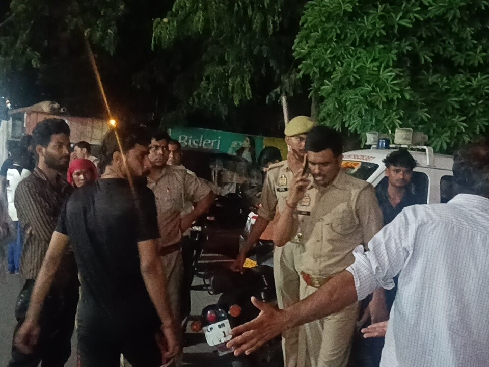 Meerut Sardhana Flyover Accident | Rickshaw Driver Dies