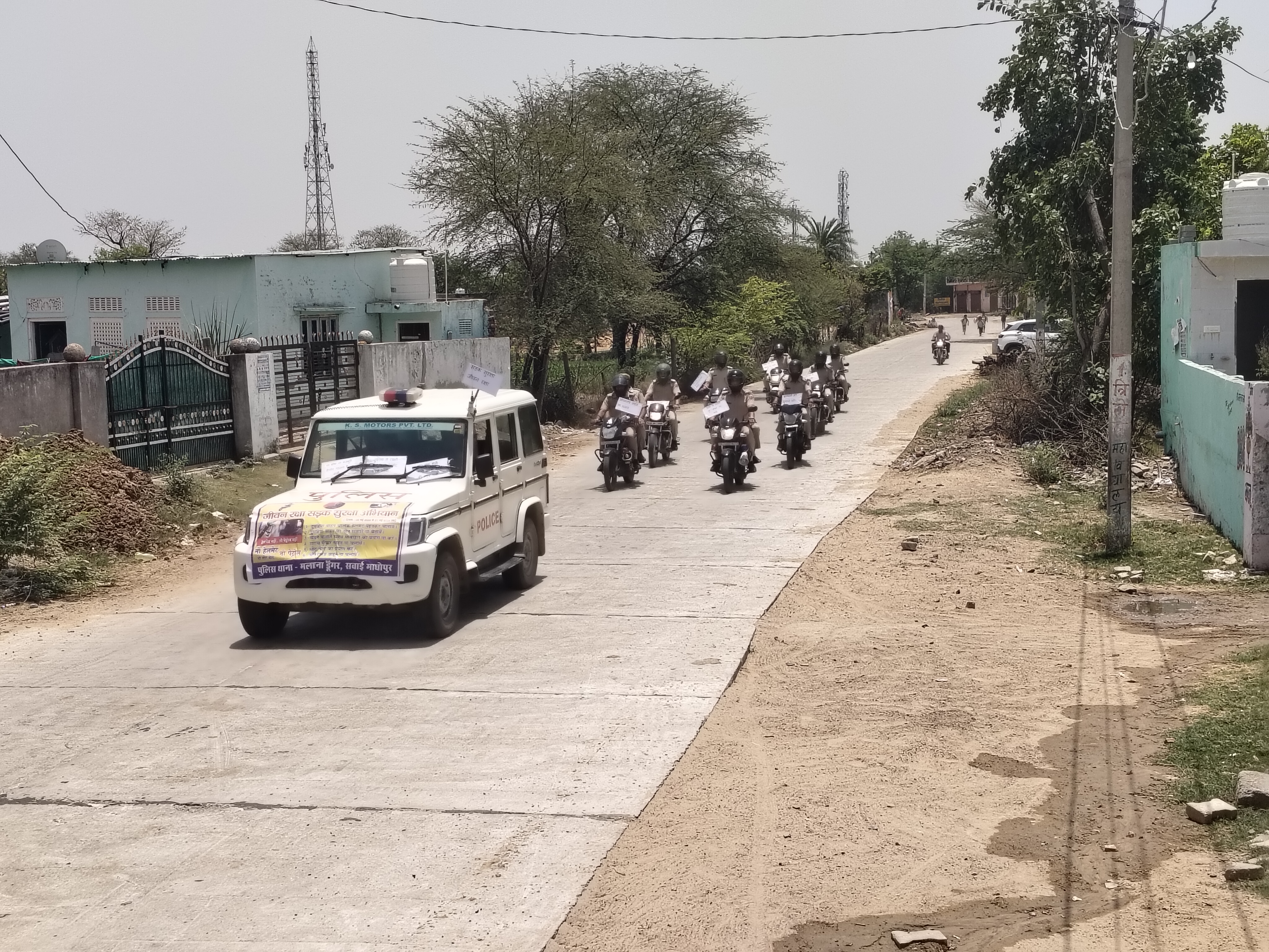 Police organised awareness rally for Jeevan Raksha Road Safety Campaign