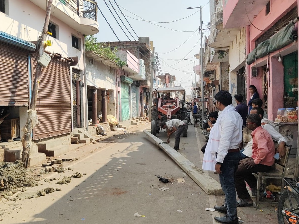 Tulsipur Colony Power Line Fall; Residents Panic