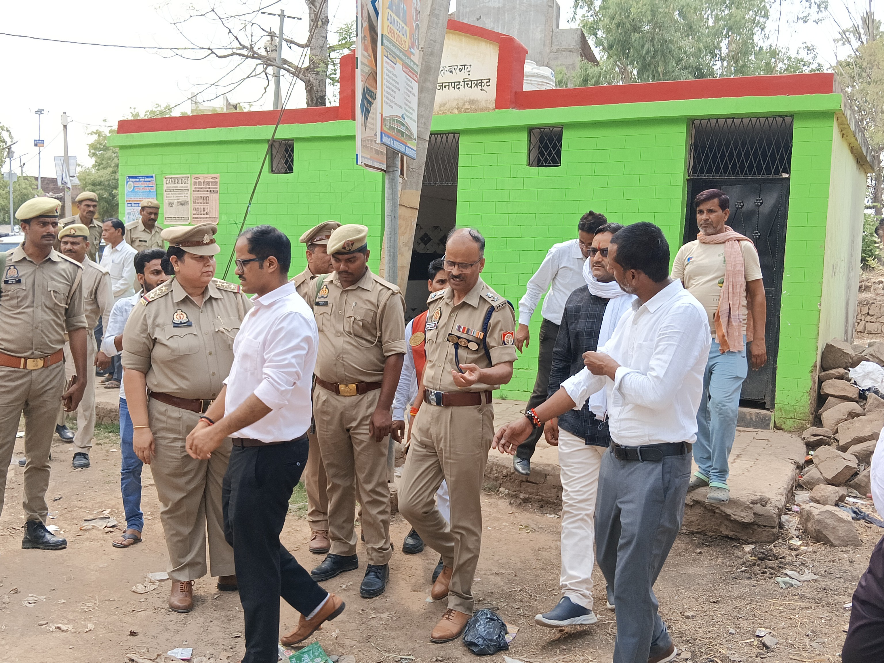 Barigarh Fort Inspection | Chitrakoot DM SP Cleanliness Encroachment ...