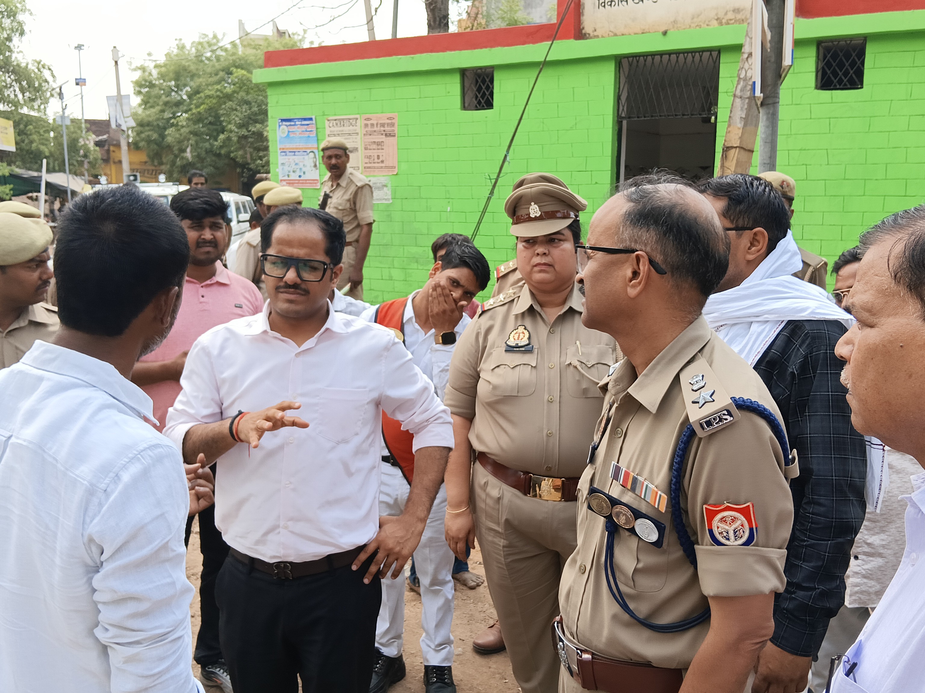 Barigarh Fort Inspection | Chitrakoot DM SP Cleanliness Encroachment ...